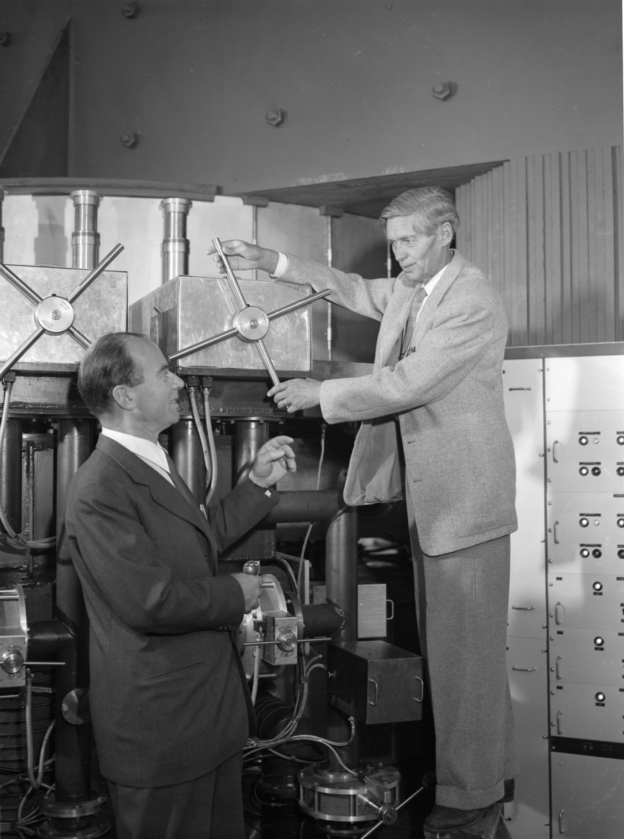 Professorerna Arne Tiselius och The Svedberg, Uppsala 1953 ...