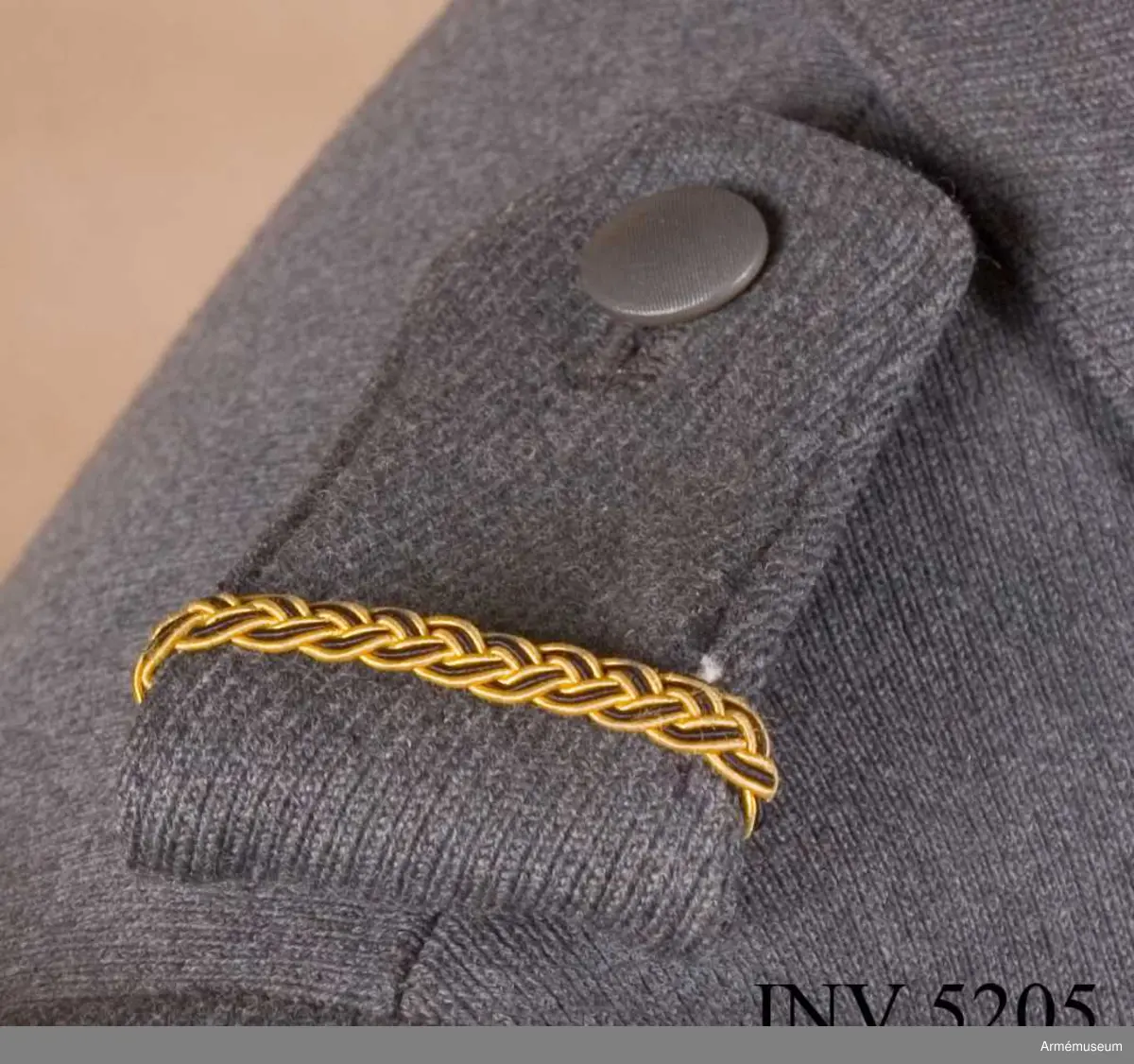 Axelklaff m/1942 kv - Armémuseum / DigitaltMuseum