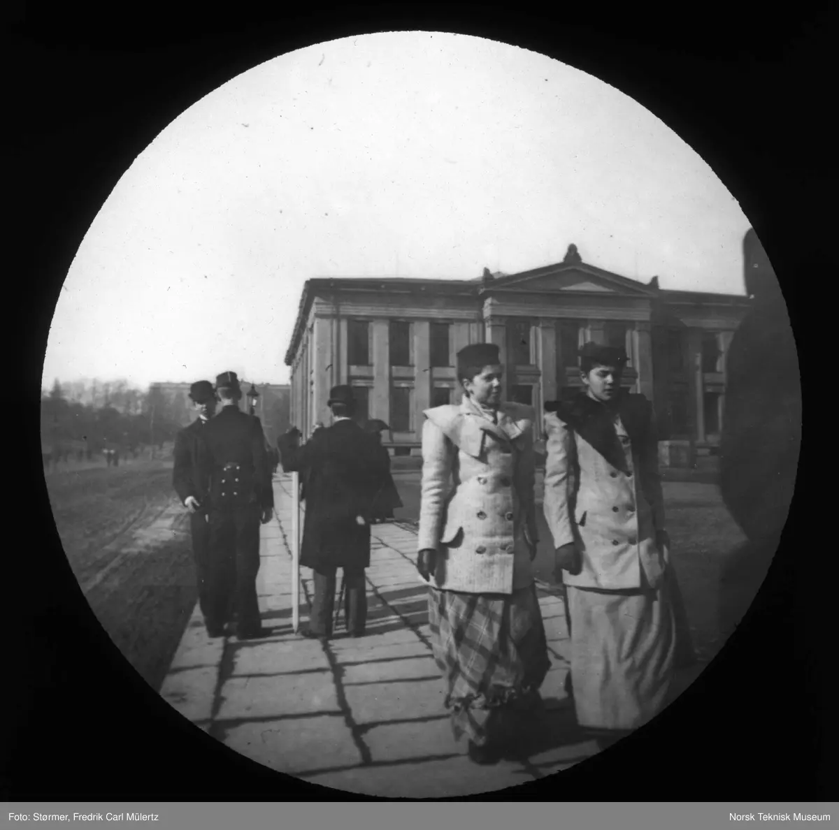 Frk. Tingulstad (senere fru Wischmann), Thorvald Astrup, Jacob ...