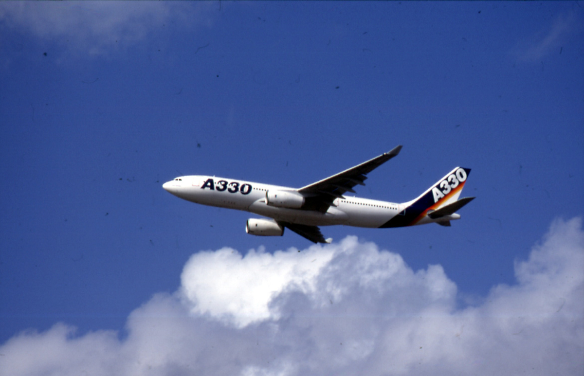 Lufthavn, 1 fly i luften, Airbus 330 202, F-WWKA fra Airbus Industrie ...