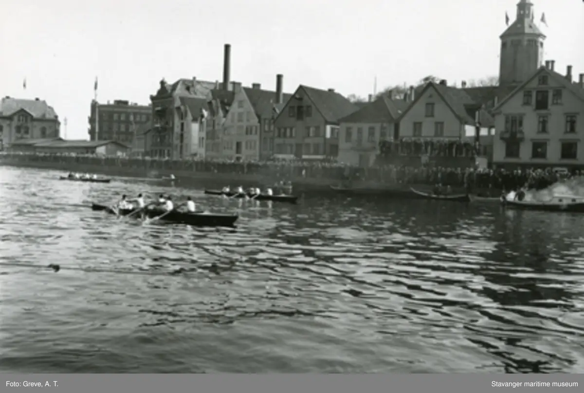 Kapproing i Vågen, Stavanger sentrum. Sett fra Strandkaien mot Skagen ...