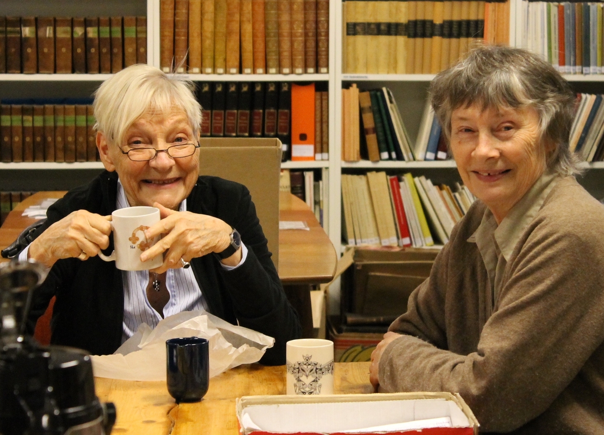 Berg-Kragerø Museums venner tar en pause i arbeidet. Gunnar Jarandsen ...