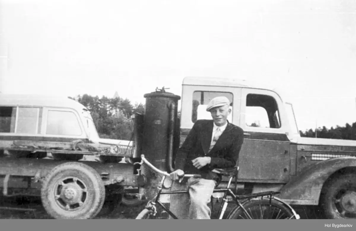 PortrettU, mann, syklist, lastebil, buss, sykkel (Diamant T 1936-37 ...