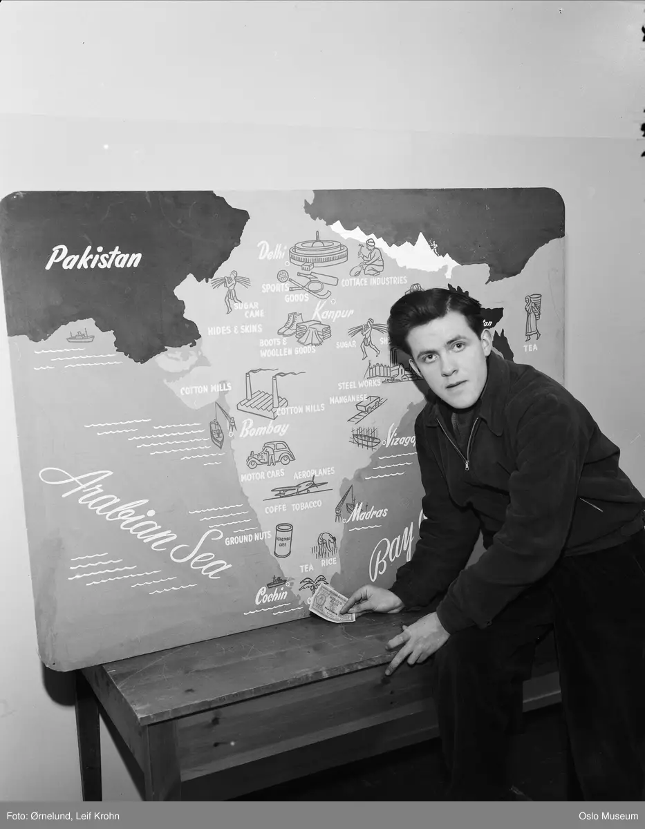 mann, kart over India og Pakistan, pengeseddel - Oslo Museum ...