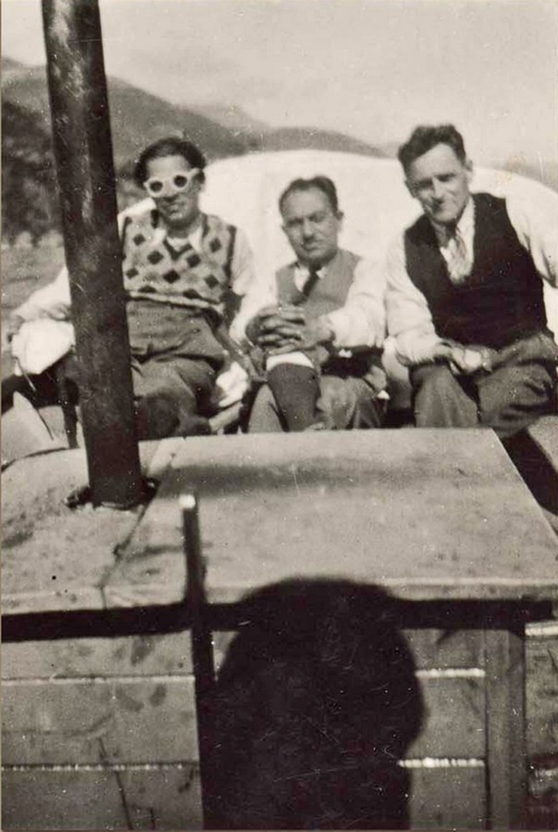 Moritz Rabinowitz ombord i en båt - Haugalandmuseet / DigitaltMuseum