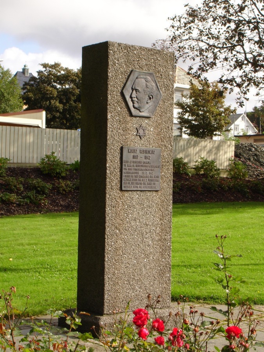 Minnesteinen i Rabinowitzparken i Haugesund - Haugalandmuseet ...