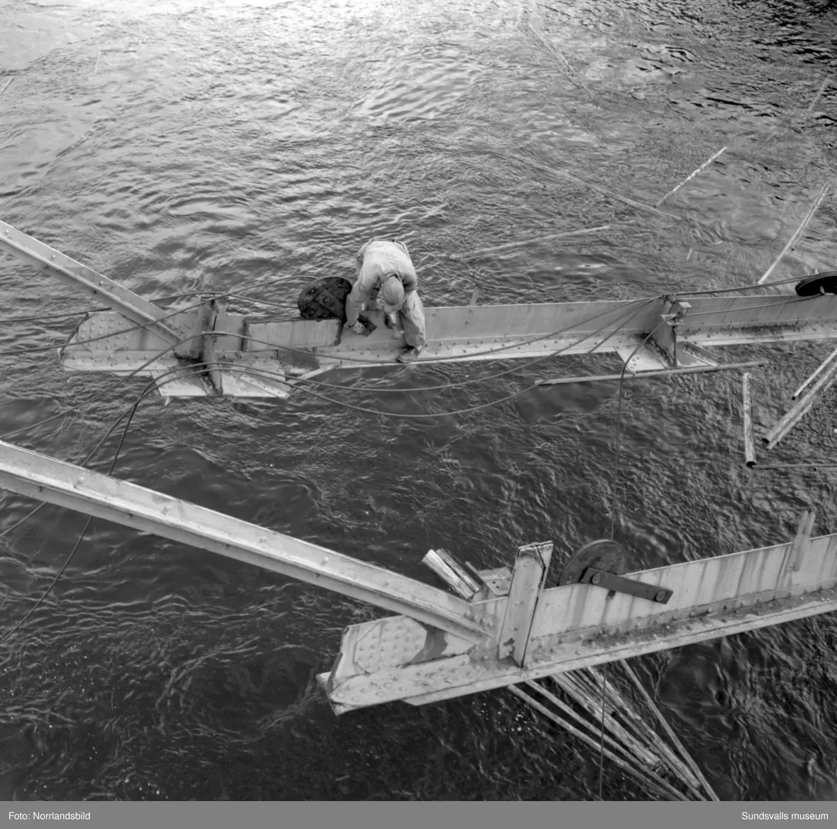 Gamla bron över Indalsälven i Liden. - Sundsvalls museum / DigitaltMuseum