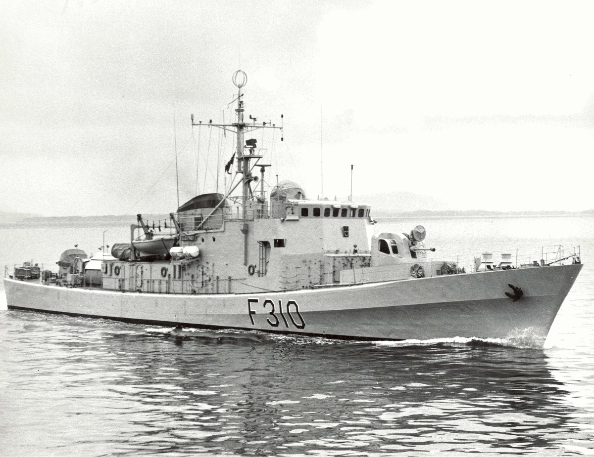 Motiv: Korvetten KNM SLEIPNER (S 310). Styrbord side - Forsvarets museer / DigitaltMuseum