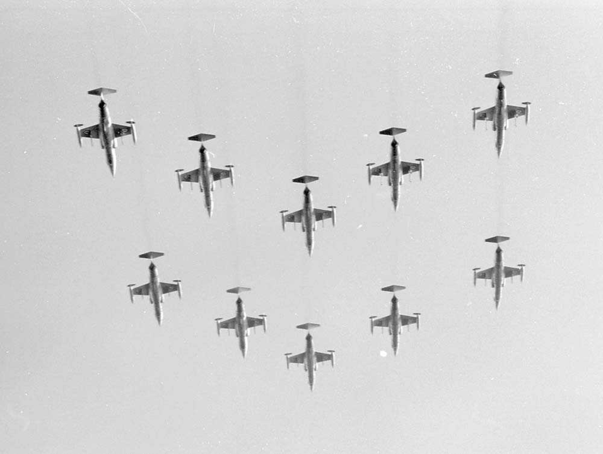 331 skvadron, Bodø flystasjon, 10 F-104G Starfighter i formasjon ...