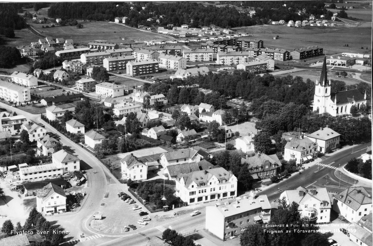 Text på bild:" Flygfoto över Kinna" - Vänersborgs museum / DigitaltMuseum