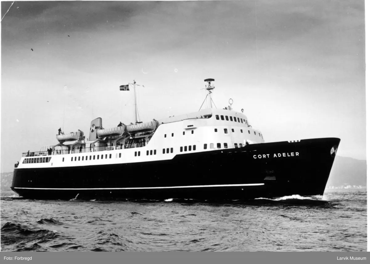 fartøy, motorferge, "Cort Adeler" - Larvik Museum / DigitaltMuseum