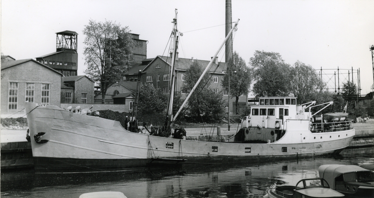 Ägare:/1954-57/: ett partrederi, Huvudredare: Martin. H. Wirén. Hemort ...