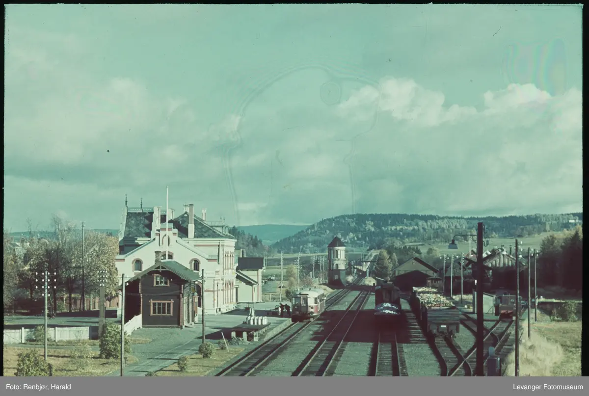 Fra Levanger jernbanestasjon. med motovogn type 86. - Levanger ...