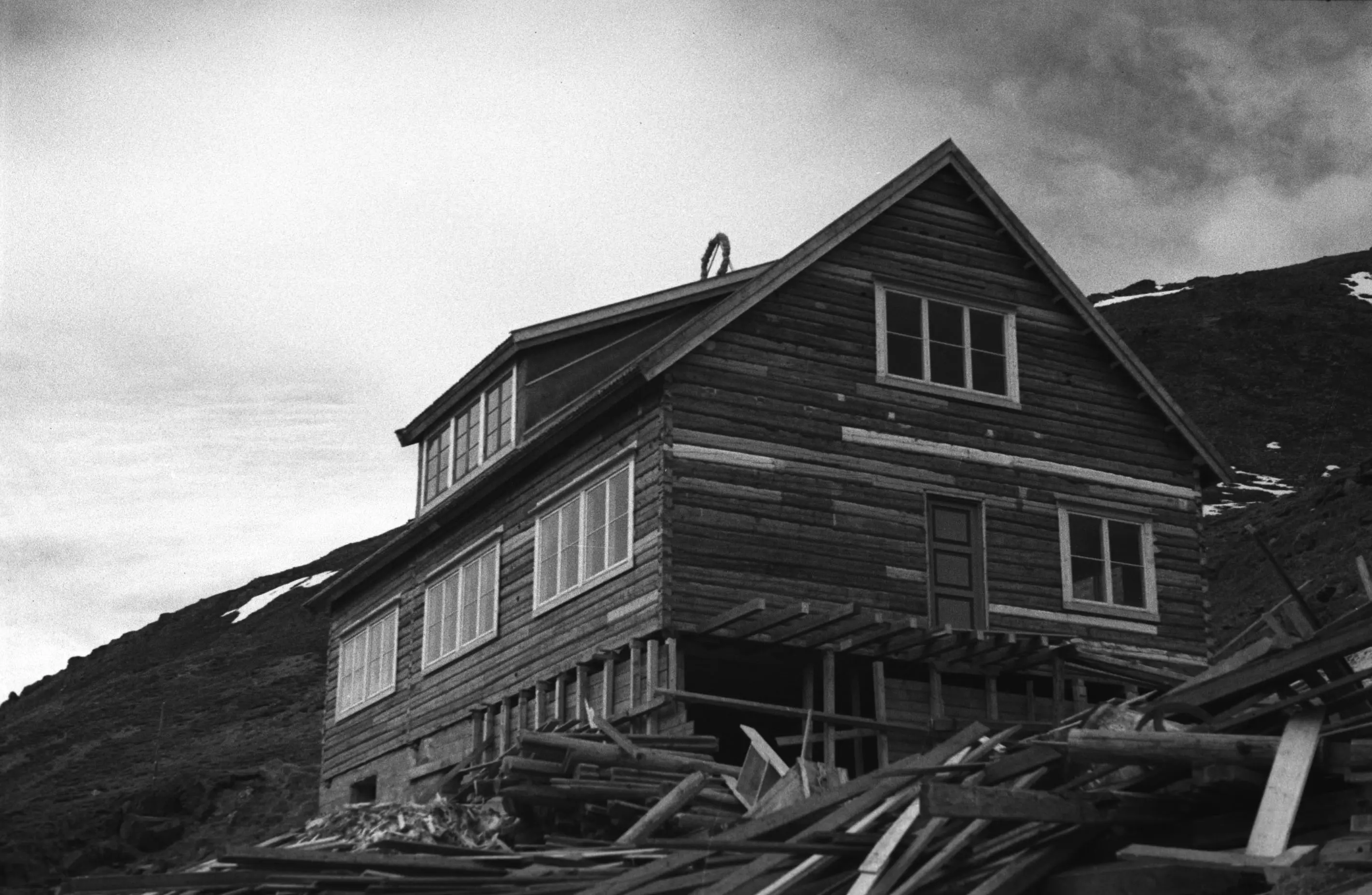 Havnefogdens hus i Honningsvåg som ble bygget av brakka til den tyske ...