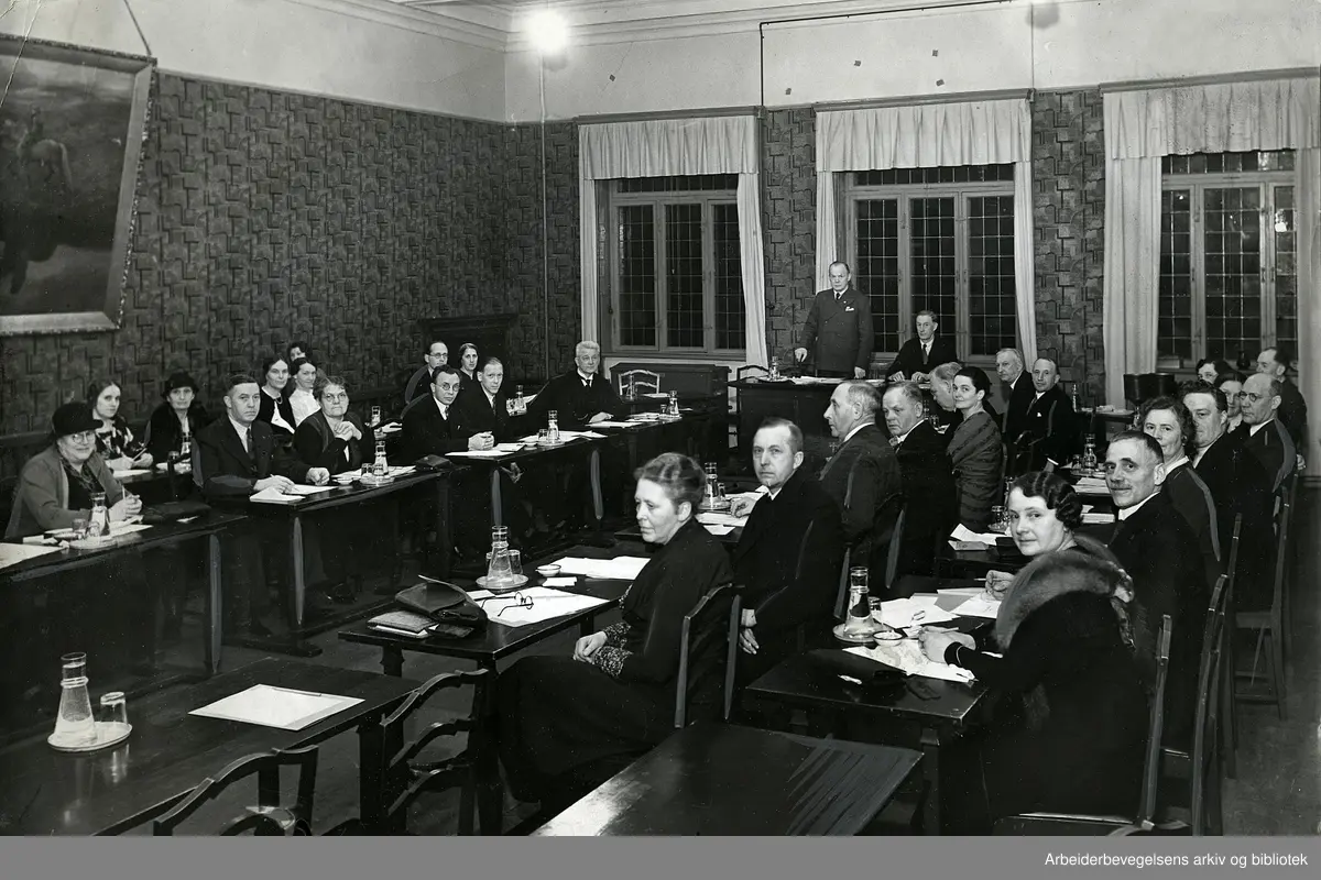 Oslo skolestyre.Skolestyremøte på Møllergata skole..På bildet (på ...