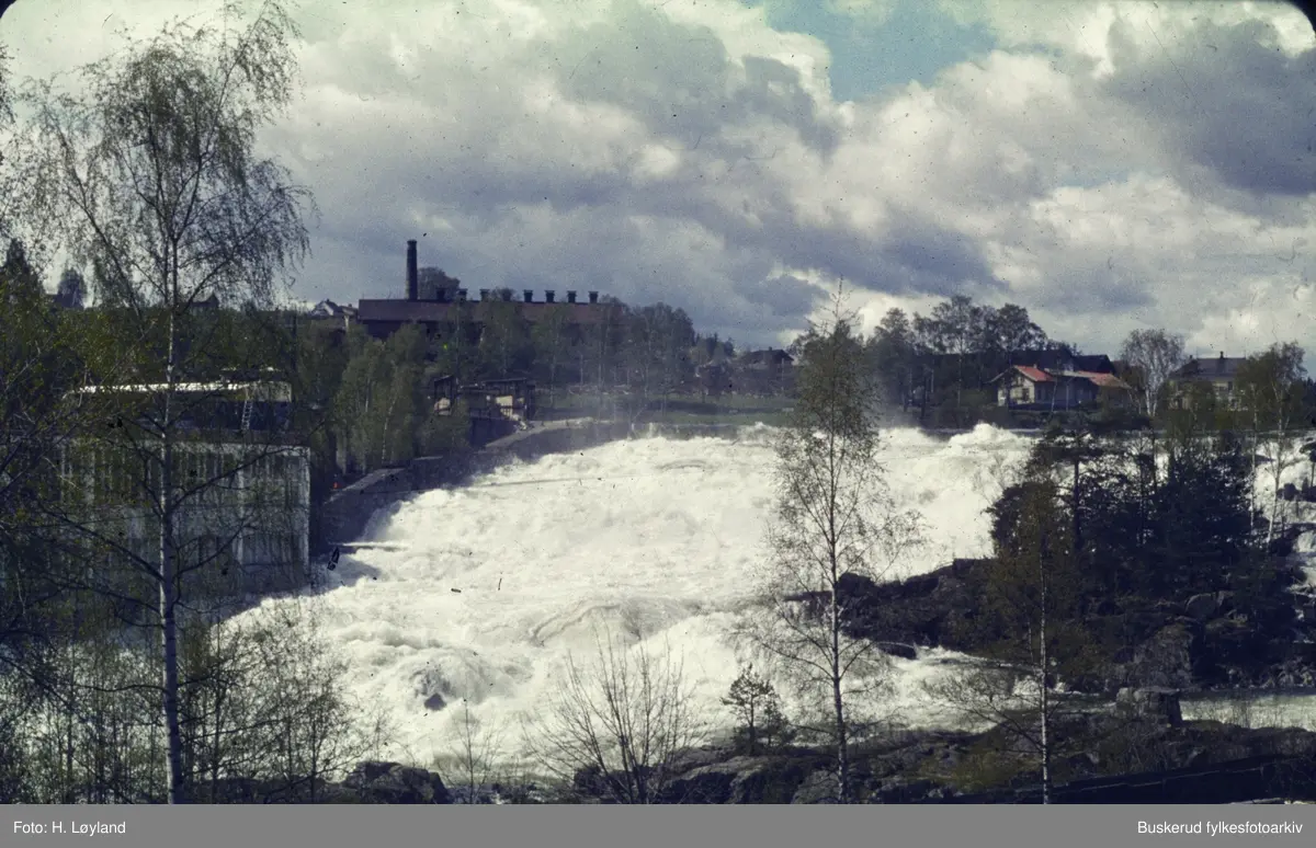 Hønefossen med teglverket i bakgrunnen - Buskerud fylkesfotoarkiv ...