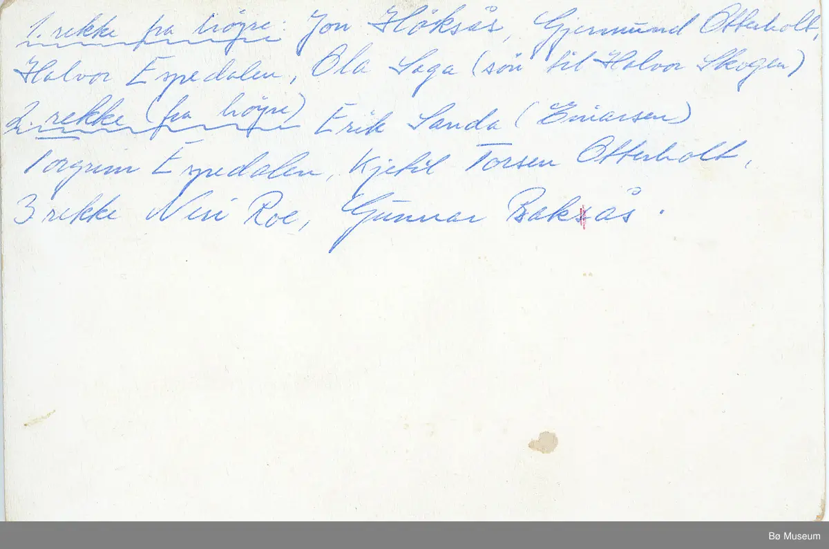 Militært bilde. 1. rekke f. h: Jon Høksås, Gjermund Otterholt, Halvor ...