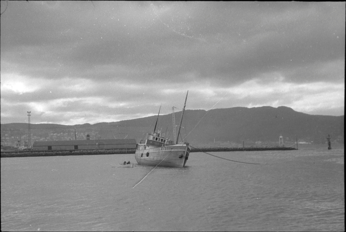 Motorkutter Mylingen på grunn ved Pier II - Sverresborg Trøndelag ...