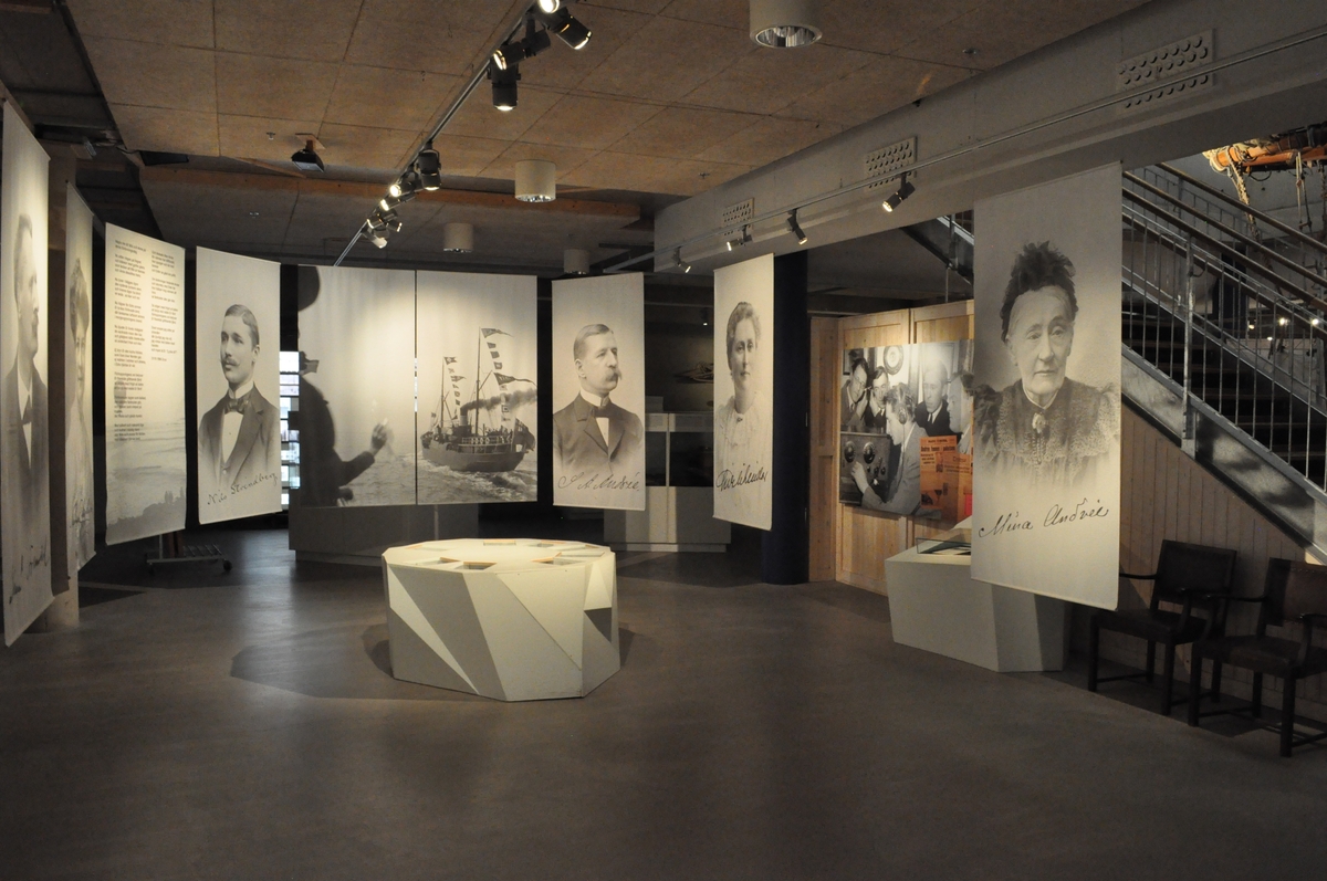 Interiör från dåvarande Andréeutställningen på Grenna Museum. - Grenna Museum– Andréexpeditionen ...