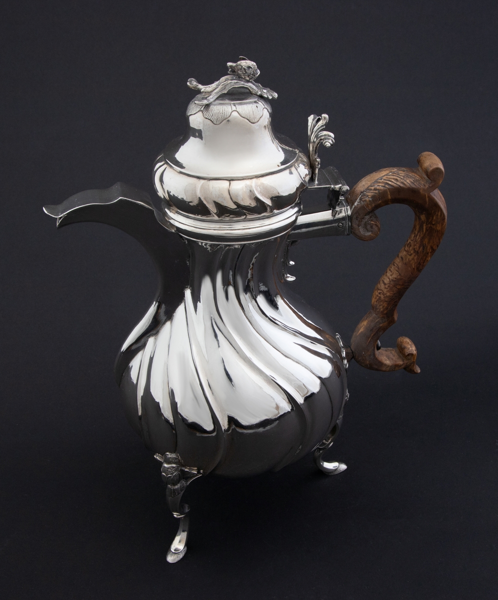 Kaffekanne - Nordenfjeldske Kunstindustrimuseum / DigitaltMuseum