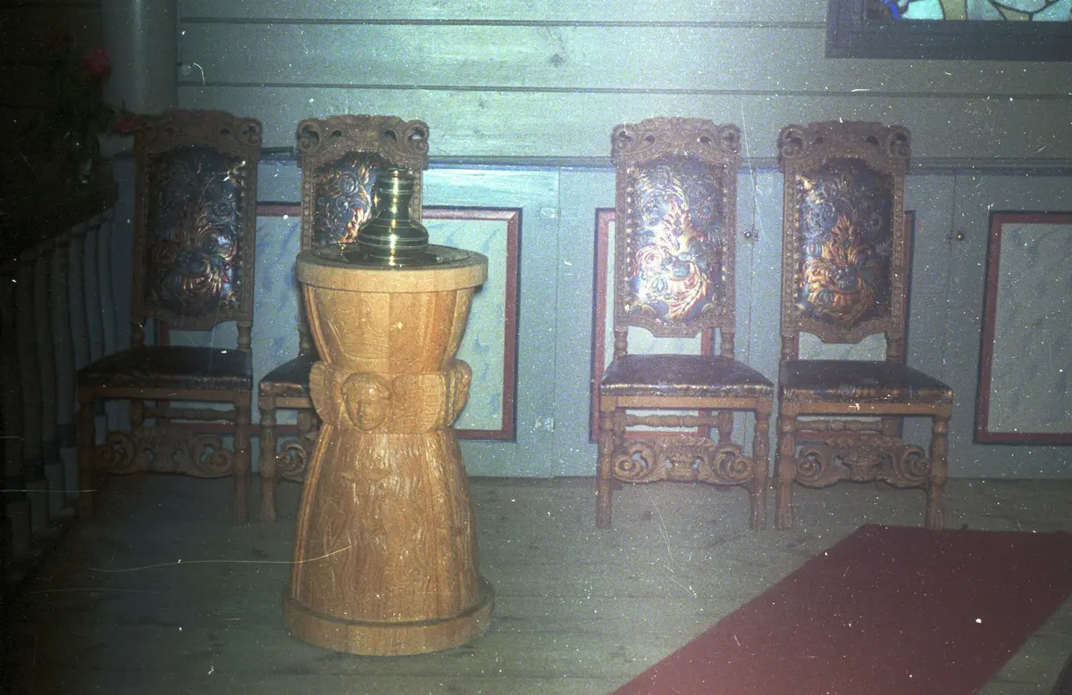 Sunnylven kirke, 1880 Sunnmøre, interiør med døpefont ...