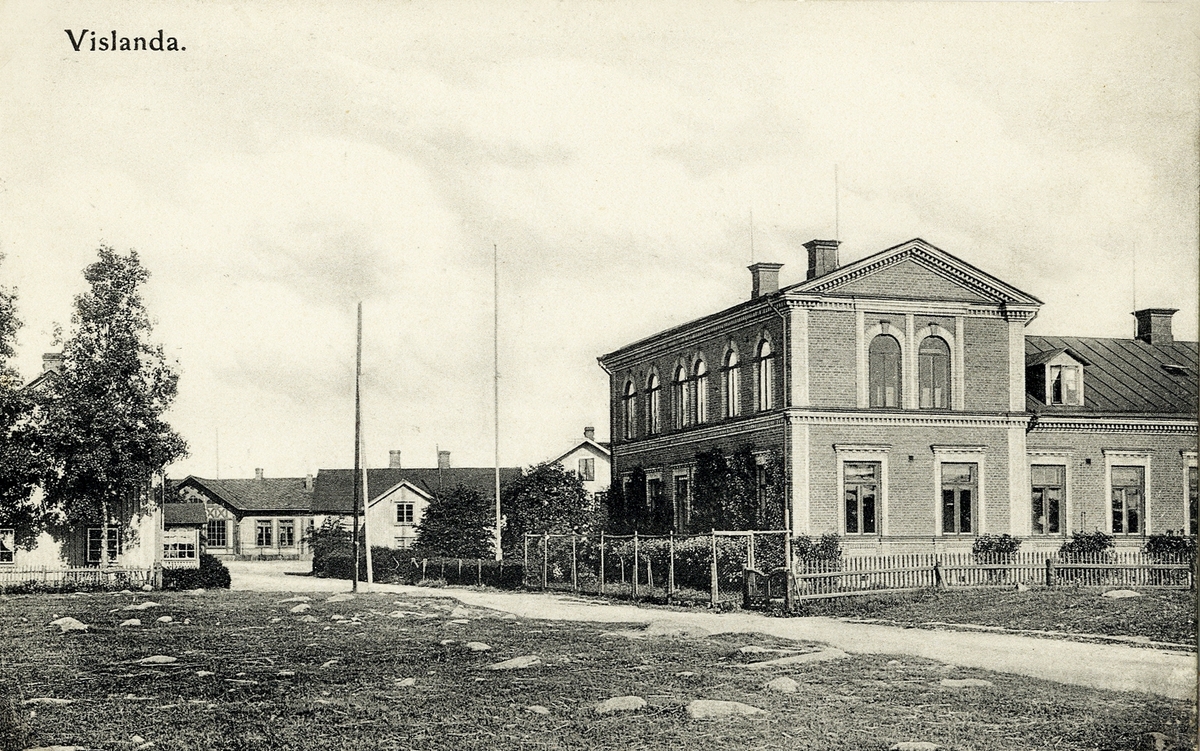 Vislanda, med järnvägsstationen i bakgrunden, 1906. - Kulturparken ...
