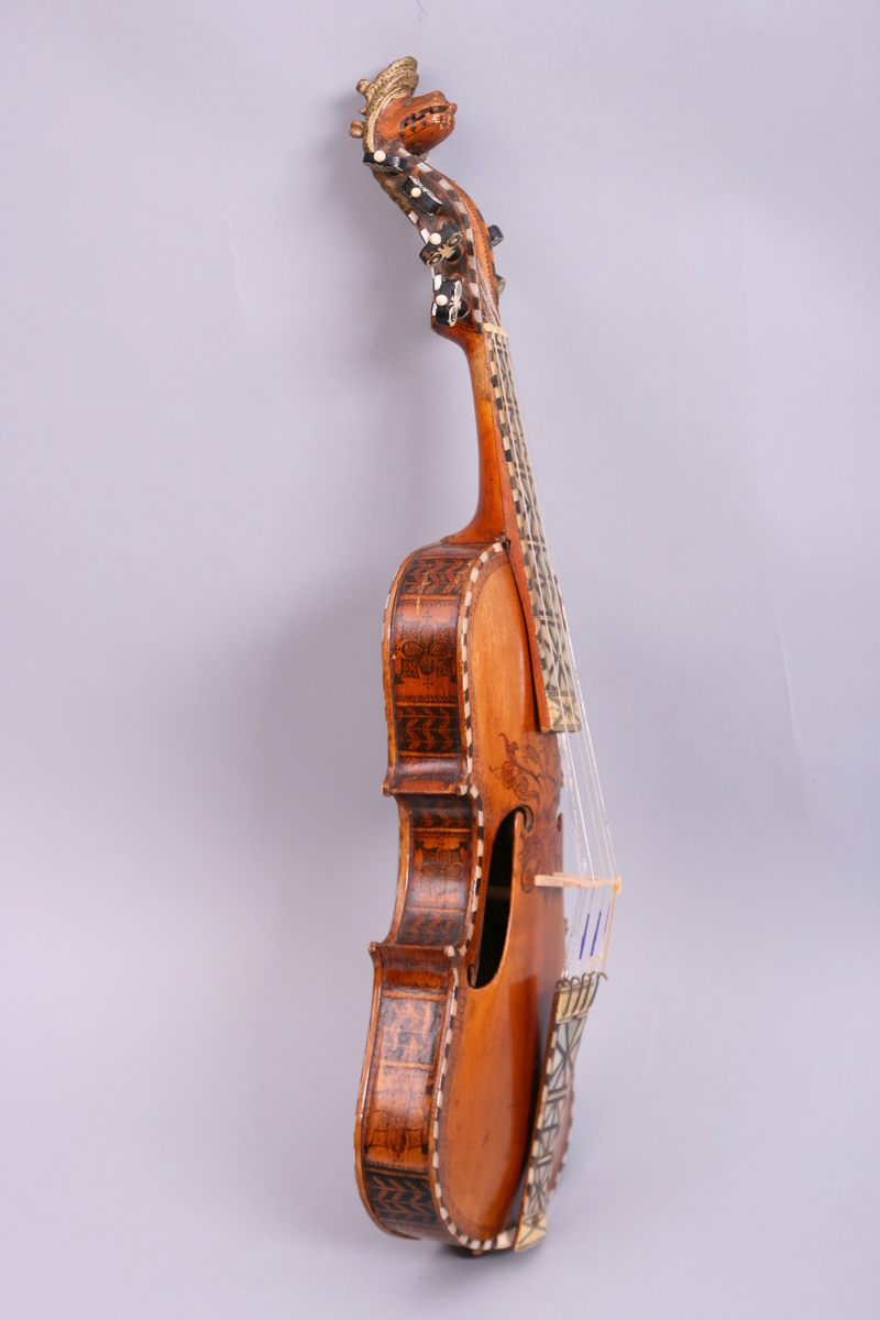 Hardingfele - Ringve Musikkmuseum / DigitaltMuseum