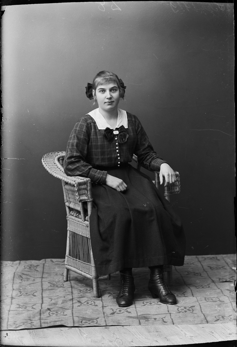 Anna Boman, Östhammar, Uppland 1919 - Upplandsmuseet / DigitaltMuseum