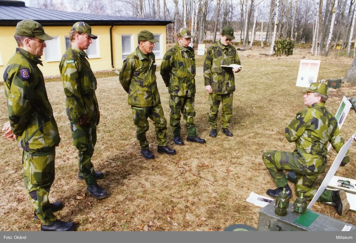 Utbildning inom ammunitionsröjning. Ing 2. F.vr. okänd, övlt Bo ...