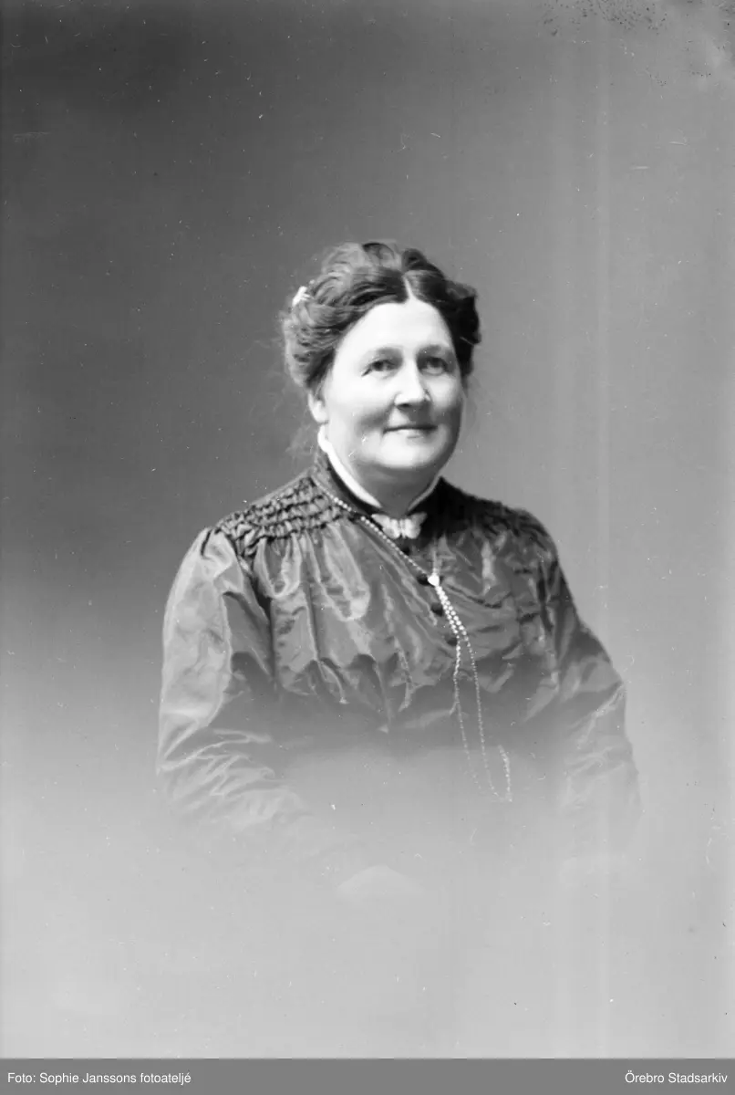 Porträtt på Hilda, 1920 - Örebro Stadsarkiv / DigitaltMuseum