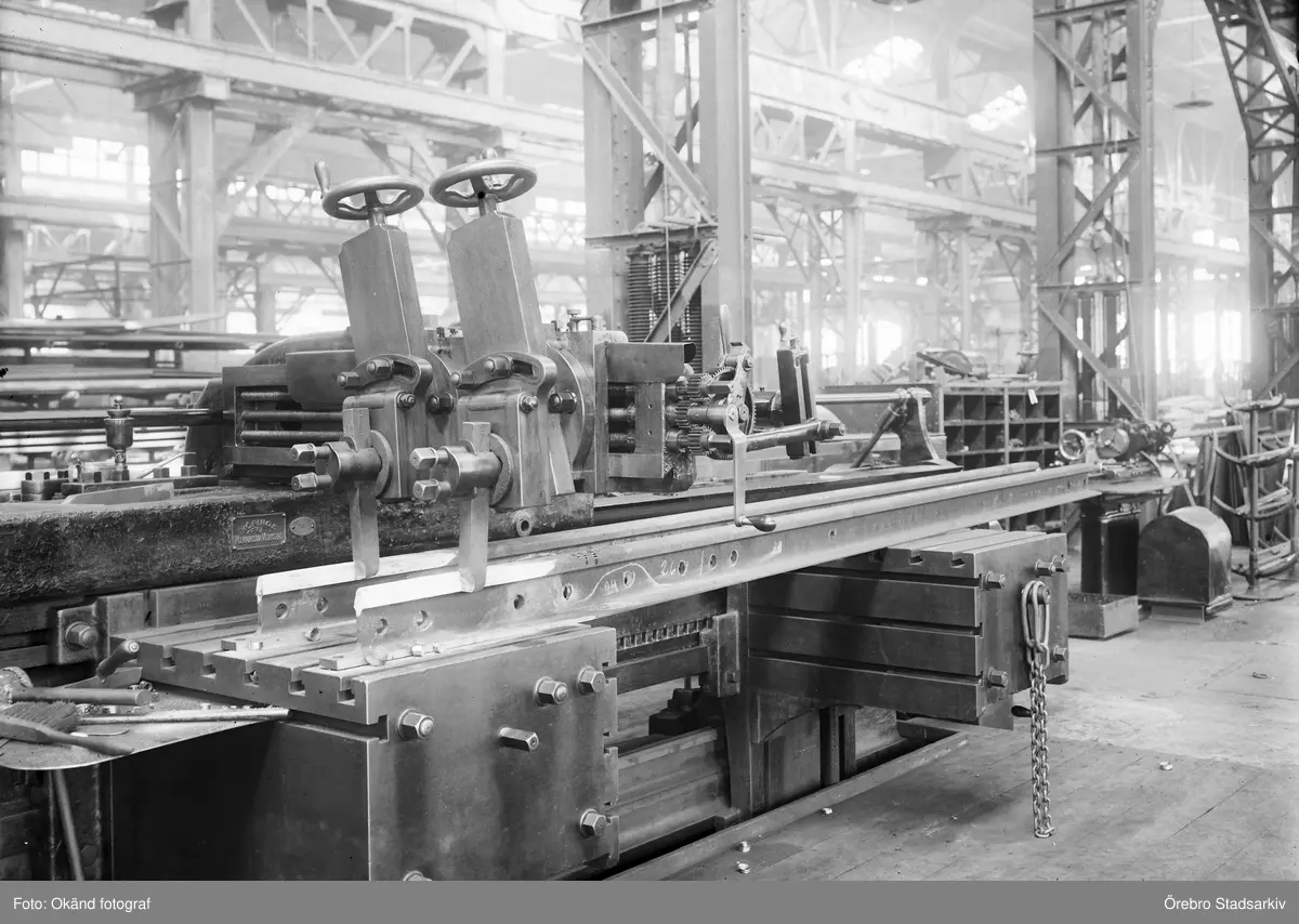 Hyvling av tungor, 1910-tal - Örebro Stadsarkiv / DigitaltMuseum