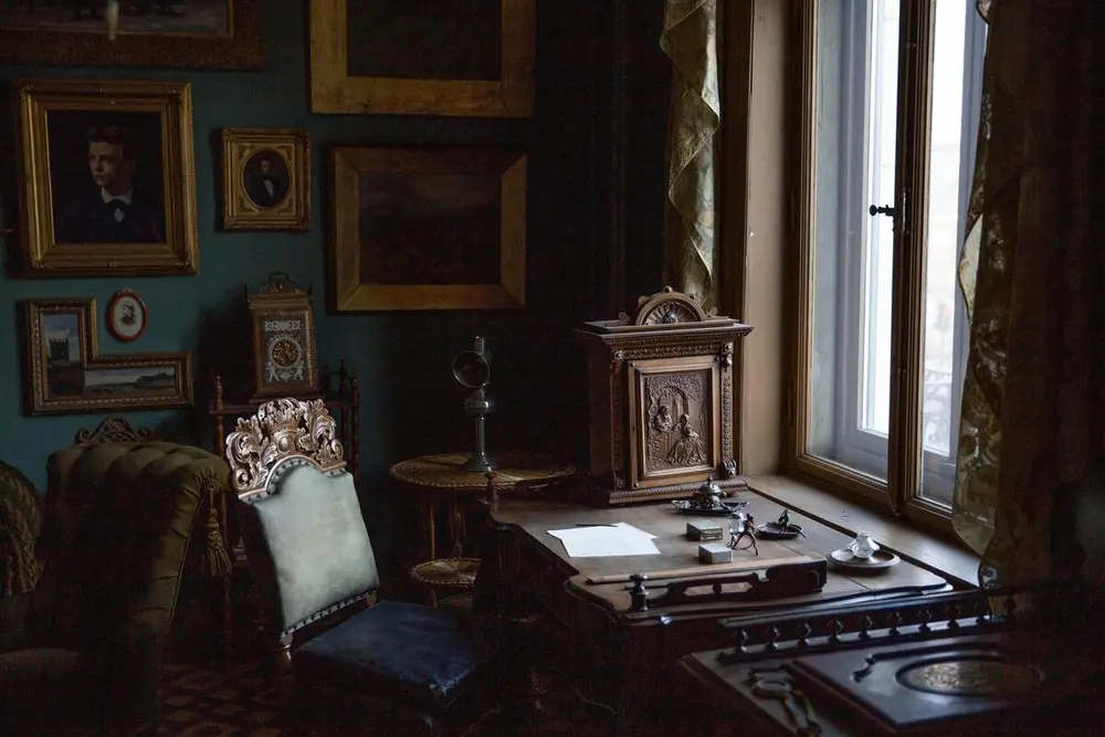 Guided Tour in the Home of Henrik Ibsen – IBSEN Museum & Teater