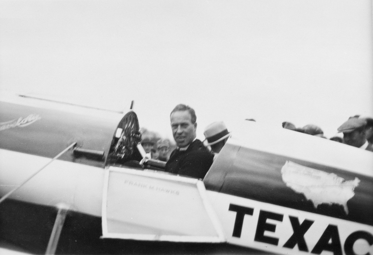 Flygaren Frank Hawks i flygplan Texaco no 13 på Malmen, den 20 maj 1931 ...