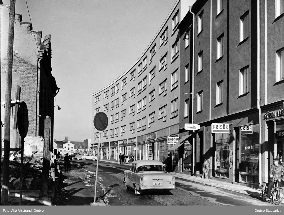 Drottninggatan norrut, 1960-03-21 - Örebro Stadsarkiv / DigitaltMuseum
