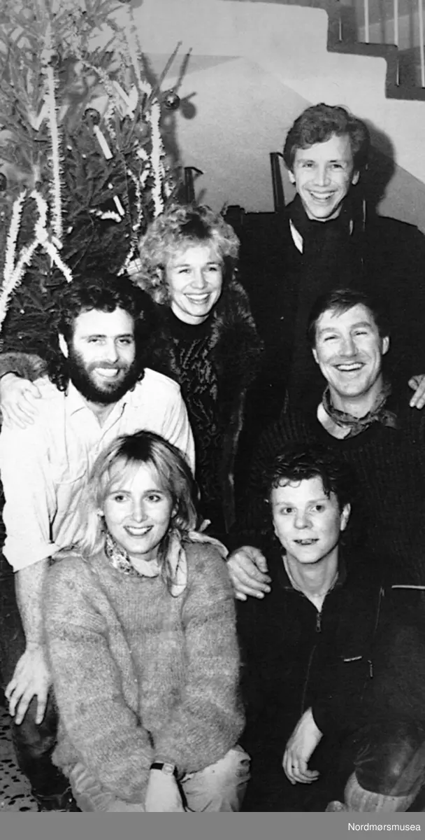 Gunvor Hals og ektemann Halvard Bakke, bak. 1980 tallet. Bildet er fra ...