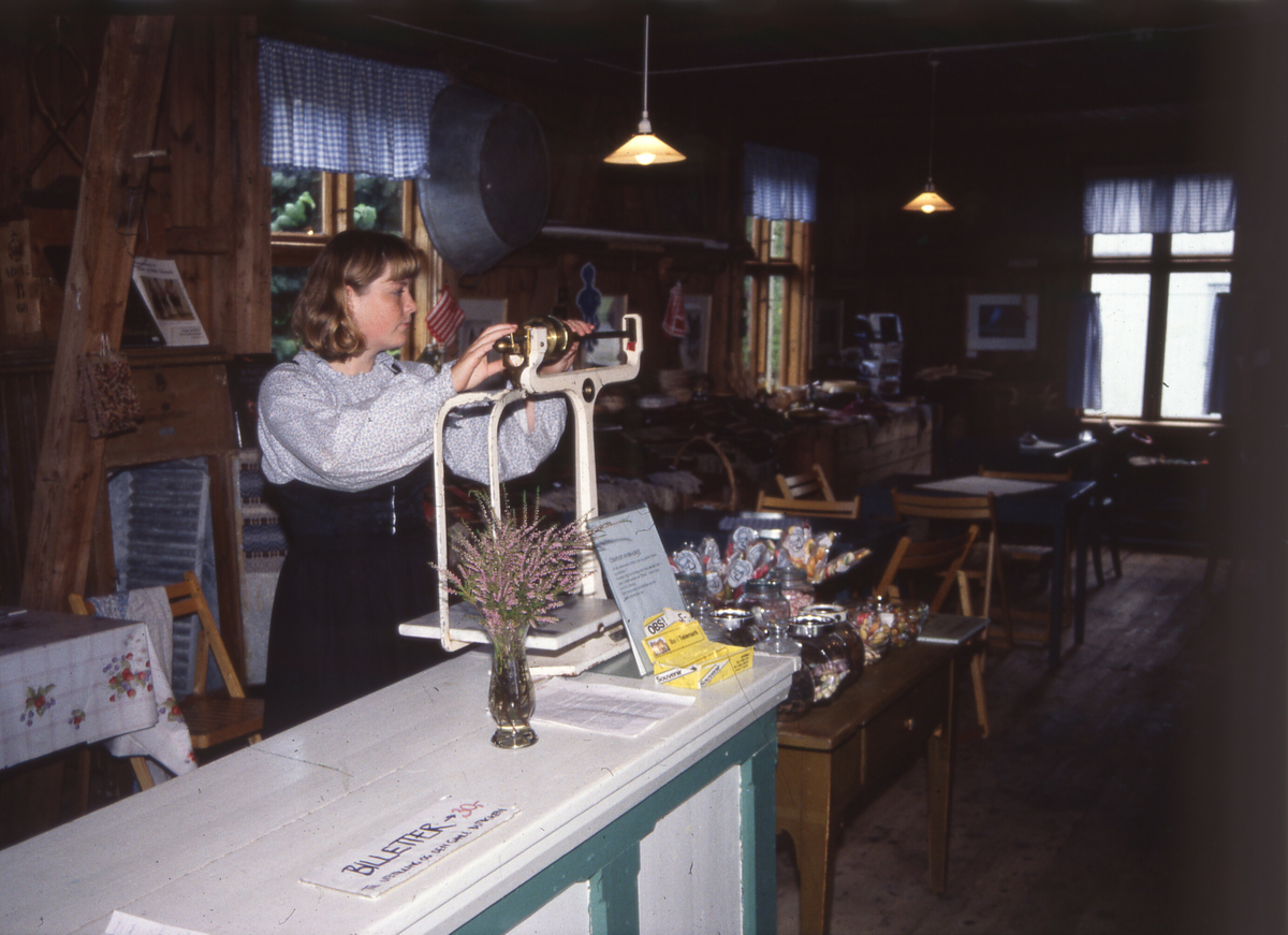 Frå Pakkbua på Åheim. - Bø Museum / DigitaltMuseum