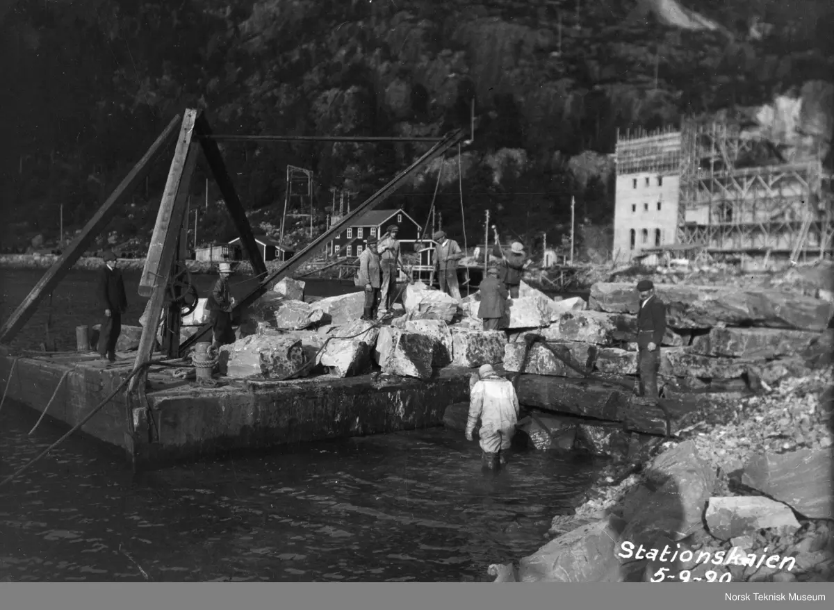 (Kraft) Stasjonskaien, Svelgen - under arbeid - Norsk Teknisk Museum ...