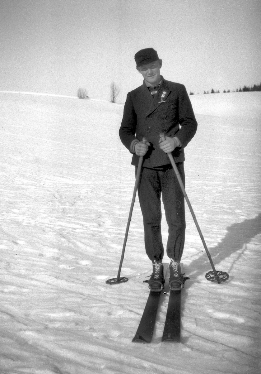 Hans Kleppen på ski - Bø Museum / DigitaltMuseum