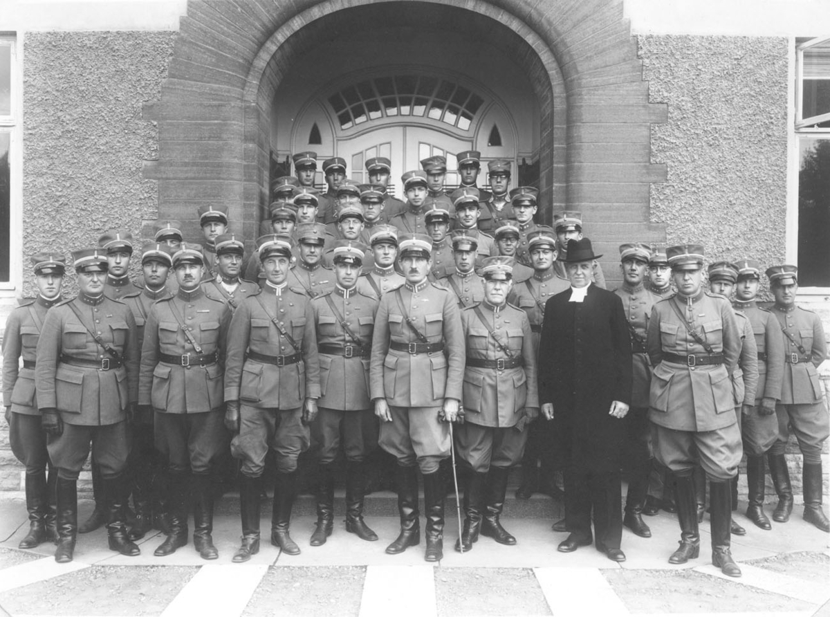 Gruppfoto med officerskåren 1937 - Garnisonsmuseet Skaraborg ...