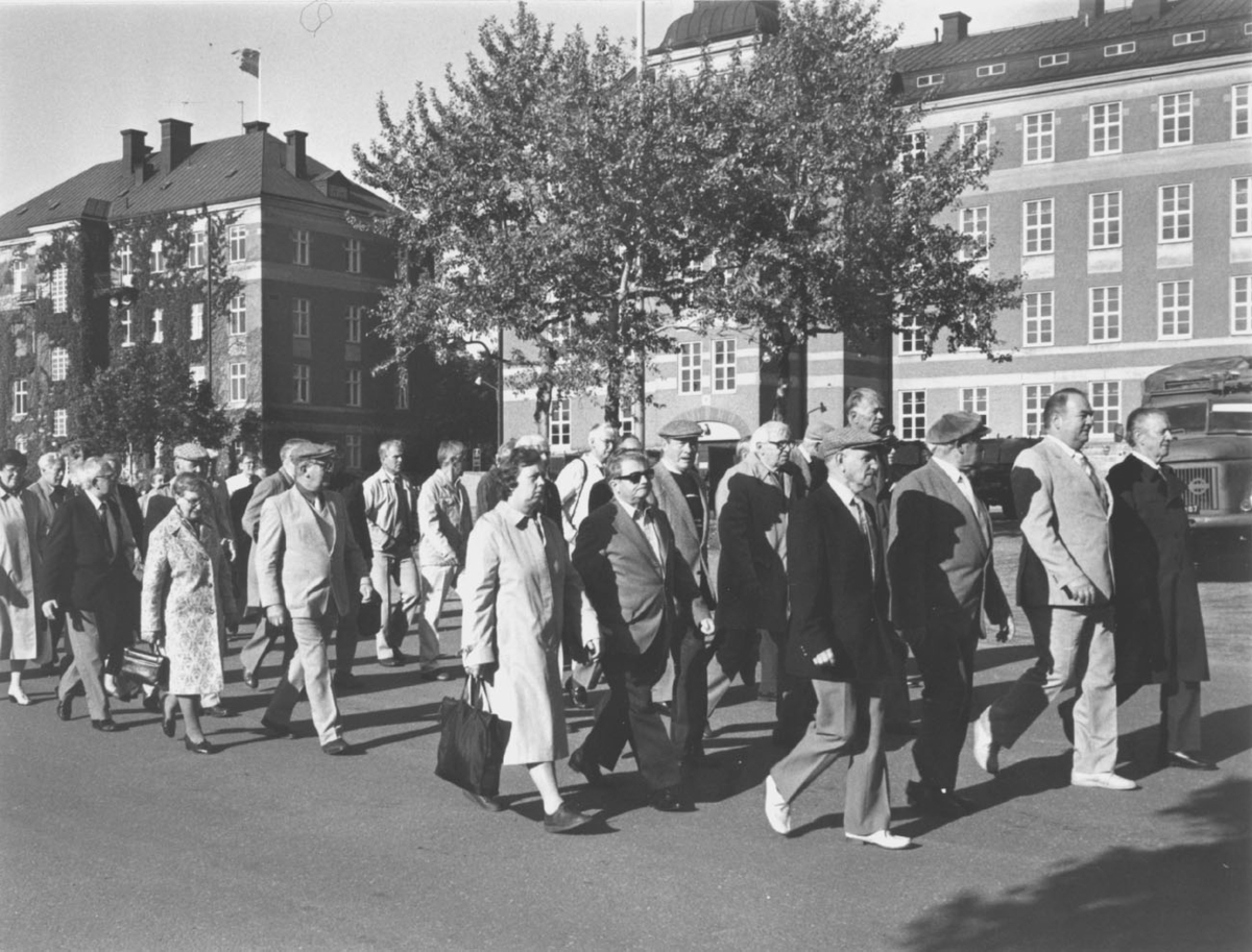 Kamratföreningens utflykt på 1980-talet - Garnisonsmuseet Skaraborg ...