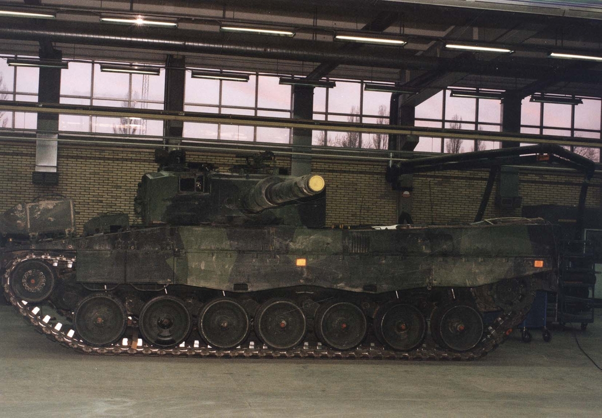 Stridsvagn 121 (Leopard) på mekskolan P4 19951214 - Garnisonsmuseet ...