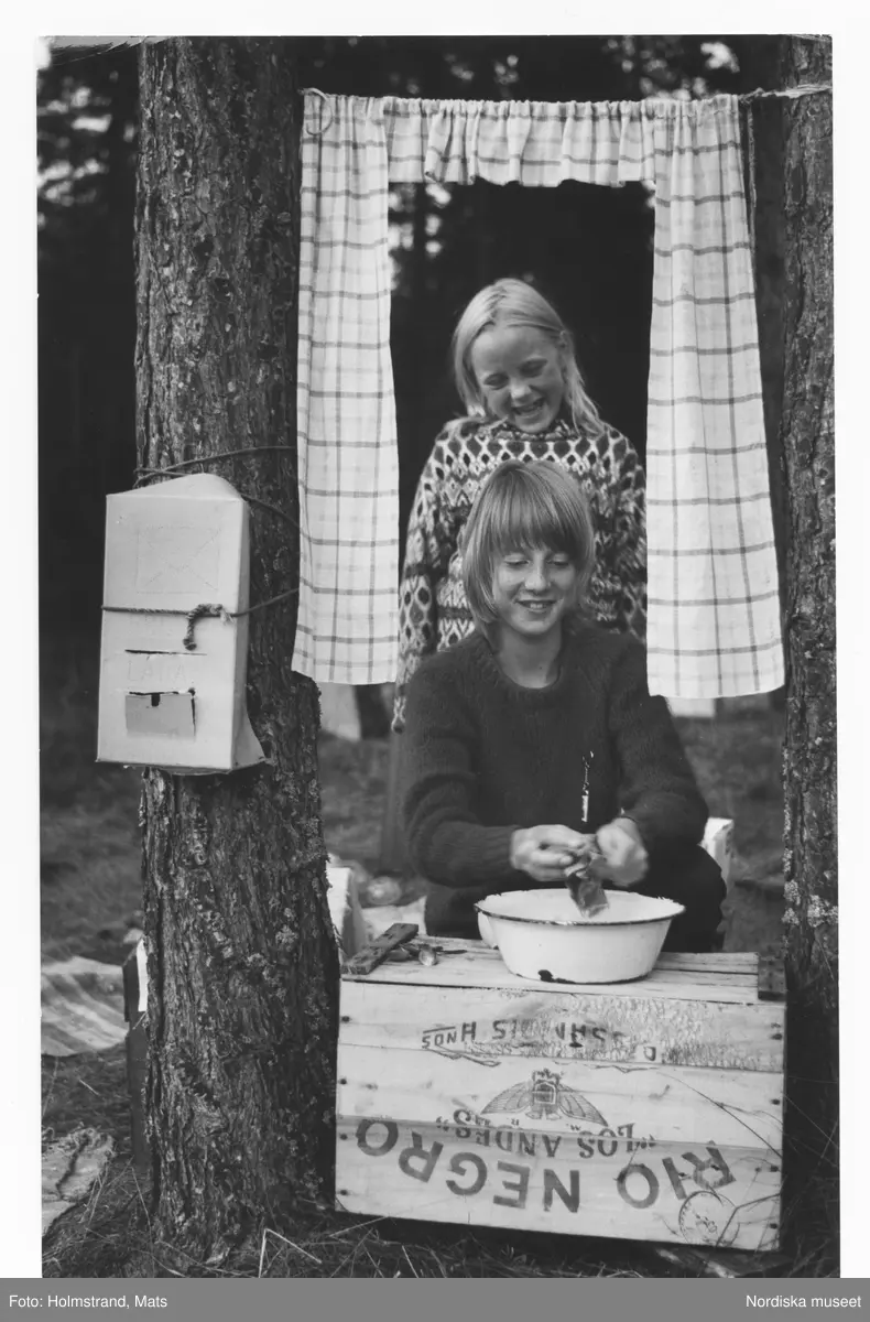 " Sommaren har inga väggar ". Vålön. - Nordiska museet / DigitaltMuseum