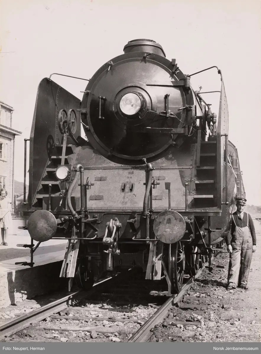 Damplokomotiv type 49a nr. 463 DOVREGUBBEN på Oppdal stasjon - Norsk ...