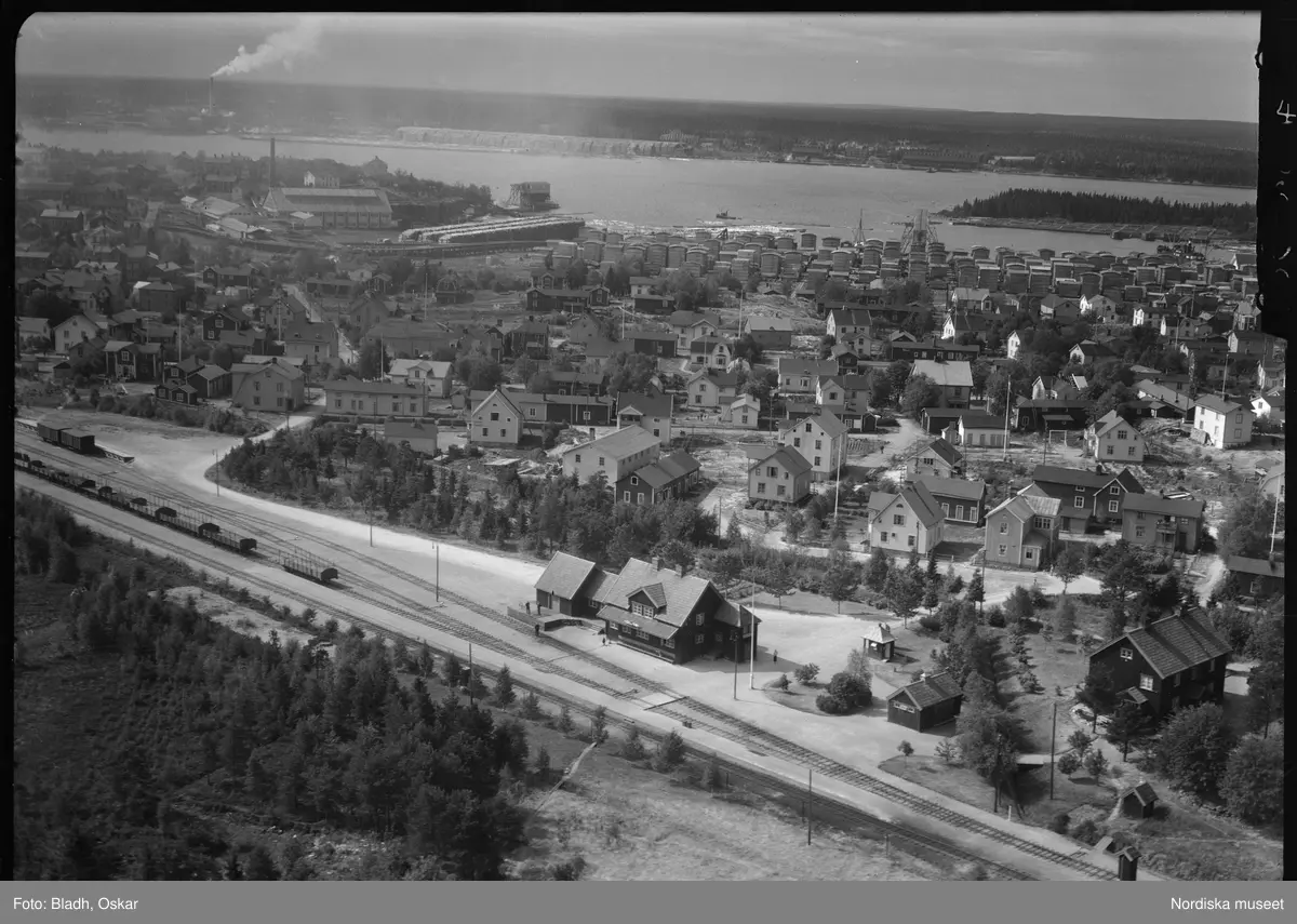 Holmsund järnvägsstation, Umeå. Flygfoto. - Nordiska museet ...