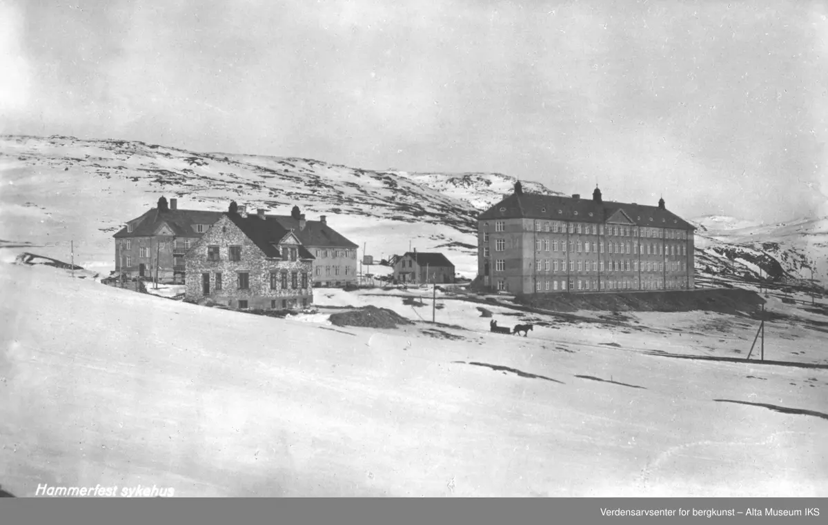 Hammerfest sykehus, vinter, snø, murbygninger, hest og slede ...
