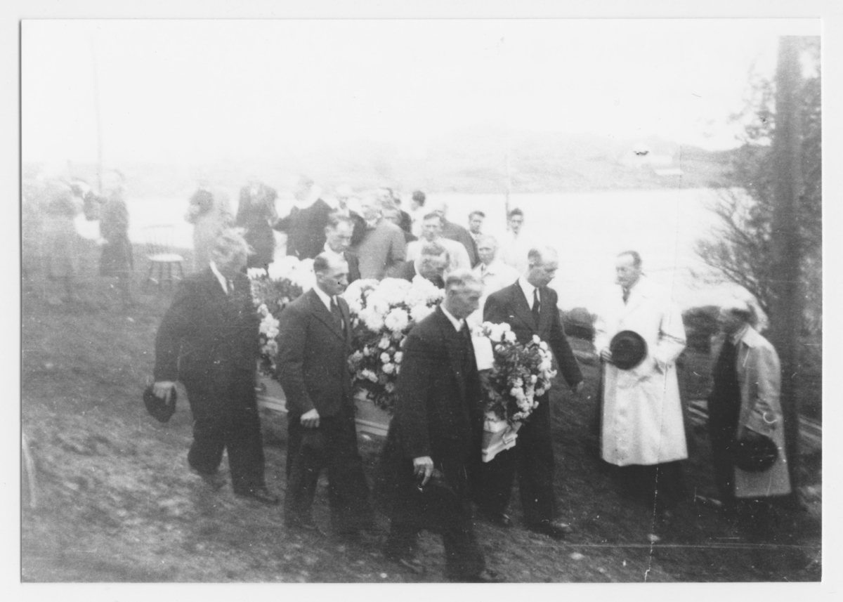Bernt Berentsen Hellviks begravelse på Tuå - Dalane Folkemuseum ...