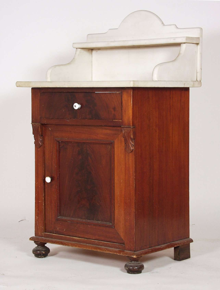 Toalettbord - Maihaugen / DigitaltMuseum