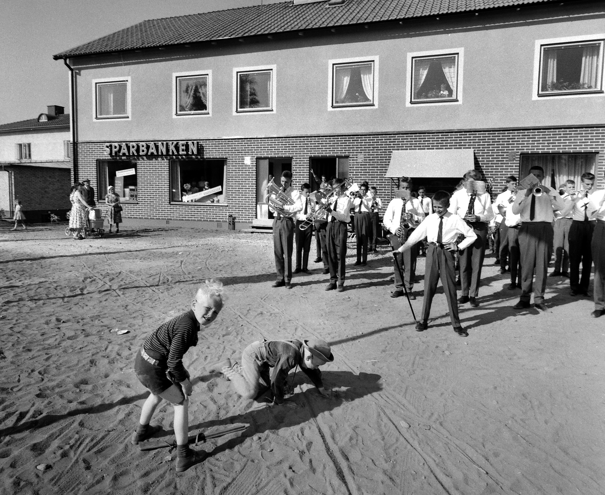 Invigning av Sparbankens nya kontor i Malmslätt, 1962. - Östergötlands ...