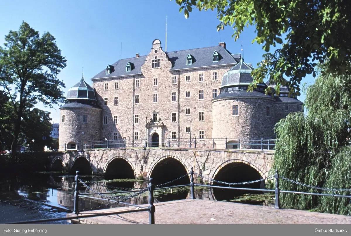 Örebro slott med kanslibron, 1985 - Örebro Stadsarkiv / DigitaltMuseum