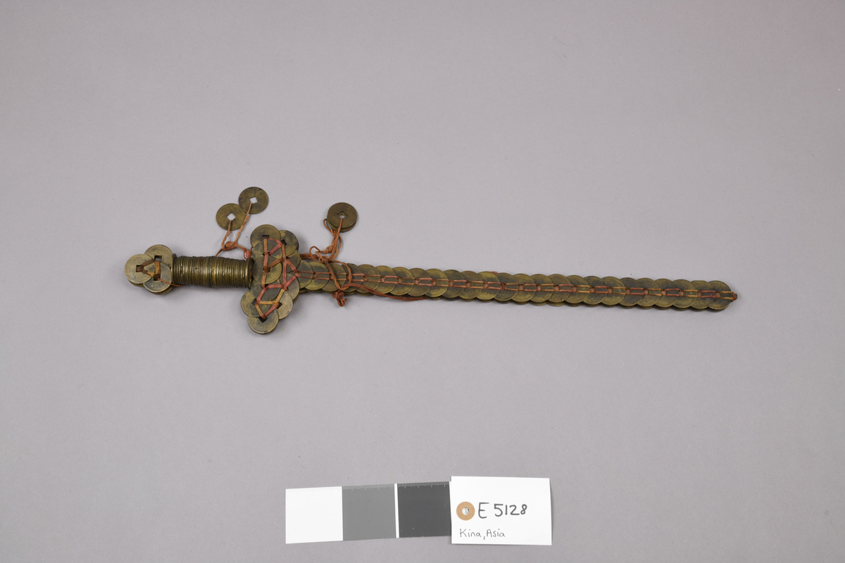 Etnografisk samling gjenstandsfoto - Universitetsmuseet i Bergen ...